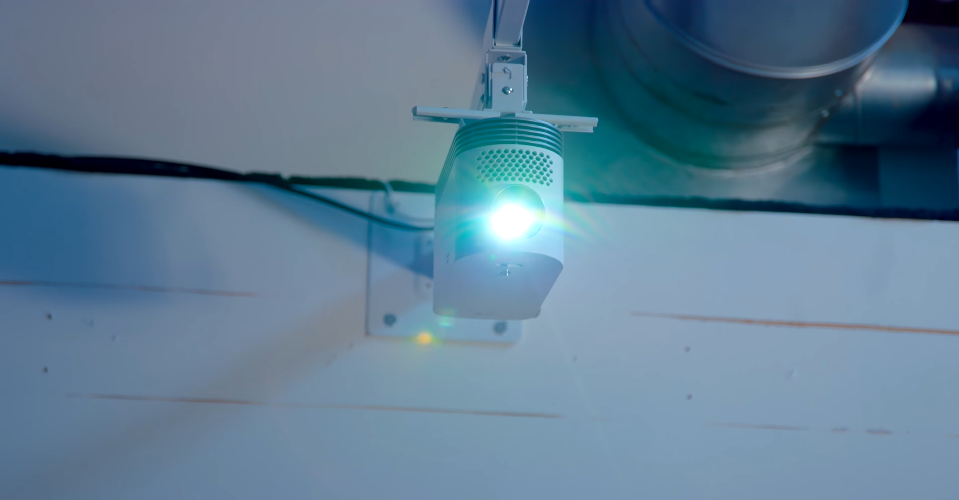 How to Connect an Xbox to a Projector? - ProjectorProfy