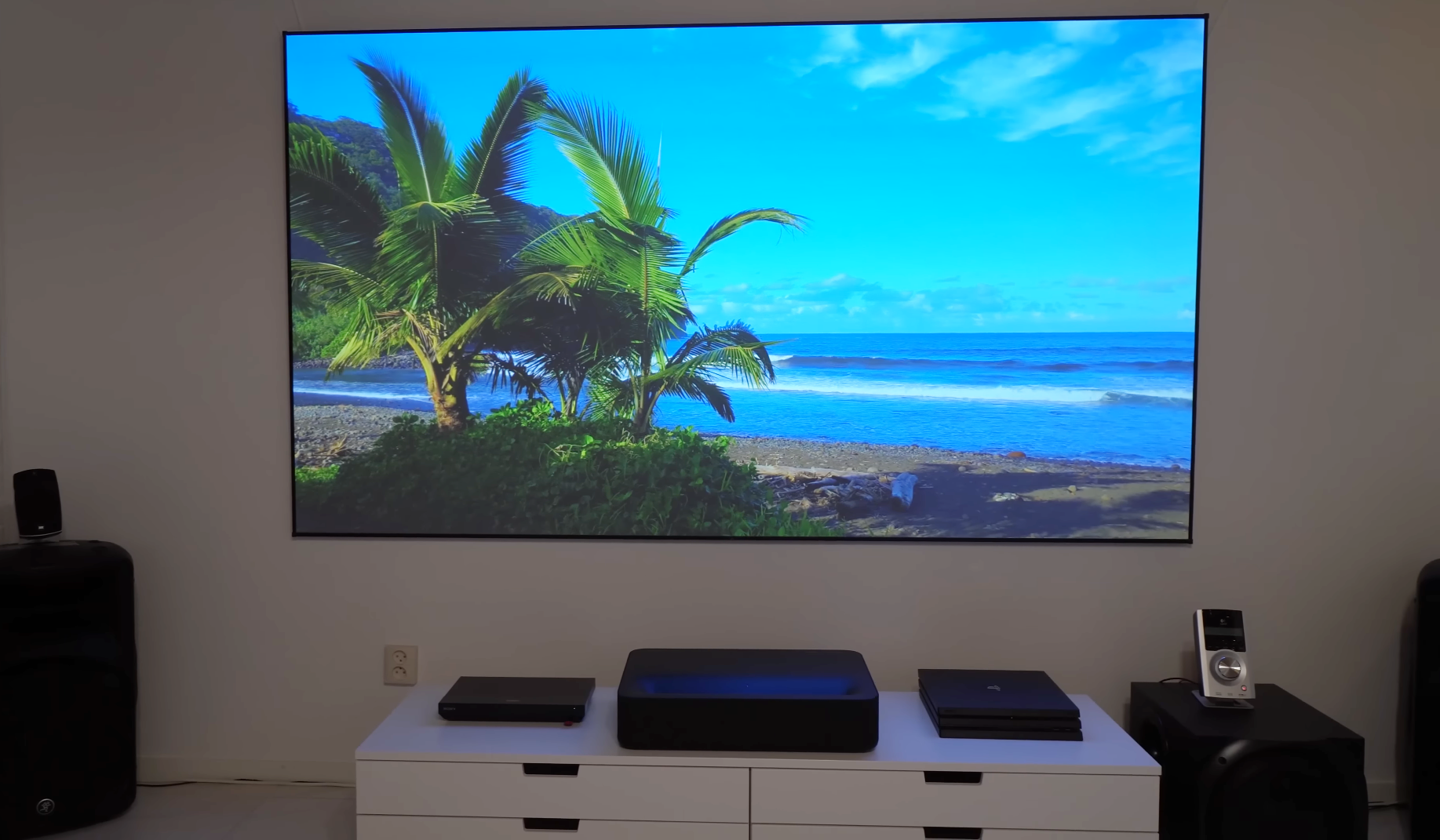 How to Get Wrinkles Out of a Projector Screen? - ProjectorProfy