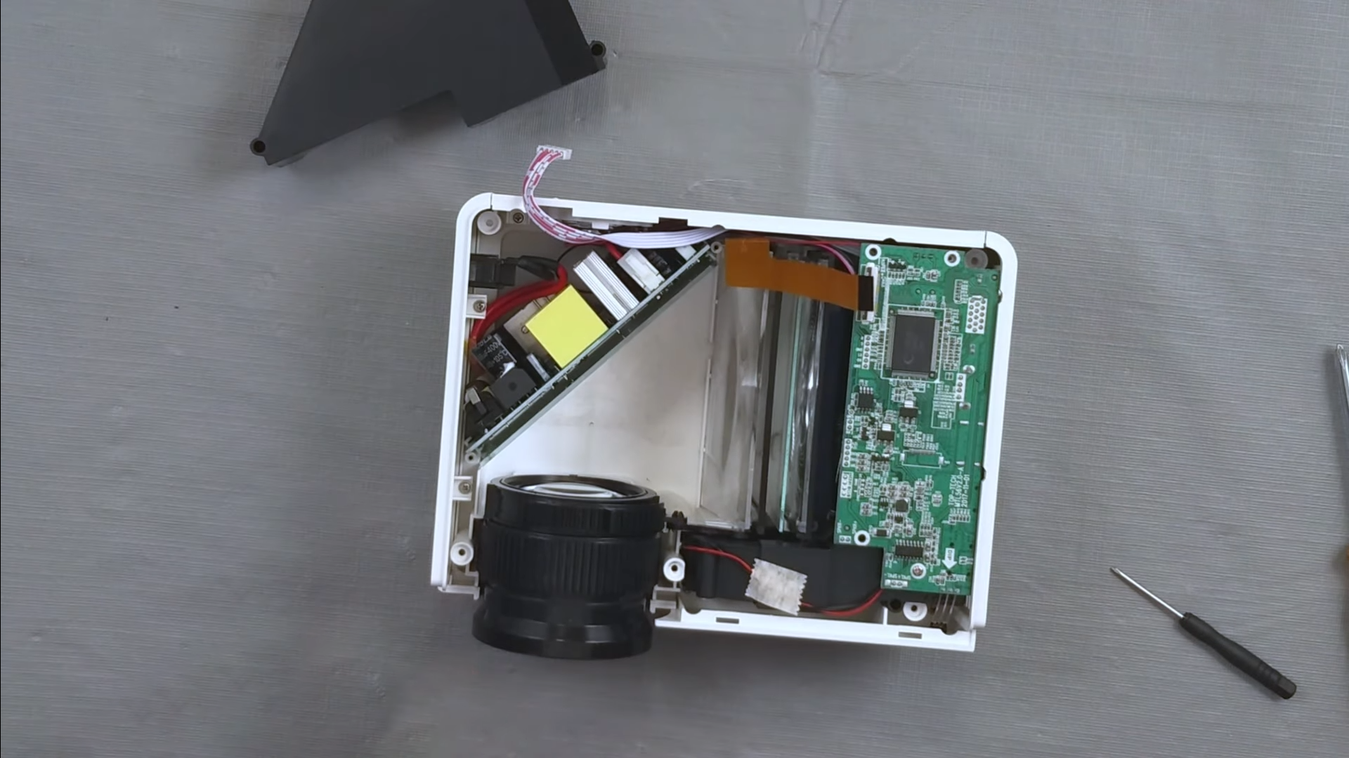 How to Put a Projector Lens Back Together? - ProjectorProfy